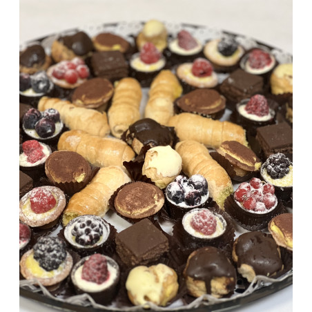 Mignon assorted mini pastries